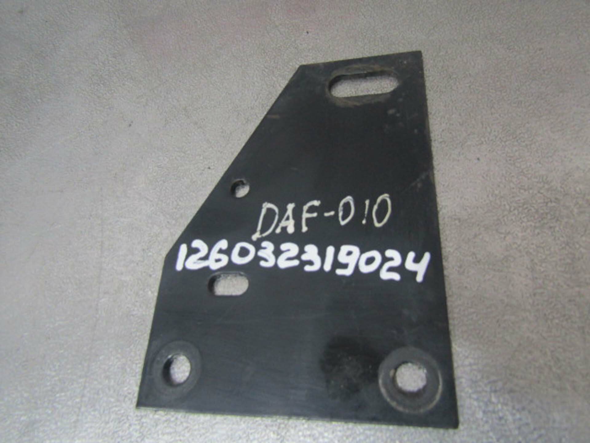 Кронштейн поперечины задней подвески кабины DAF XF95