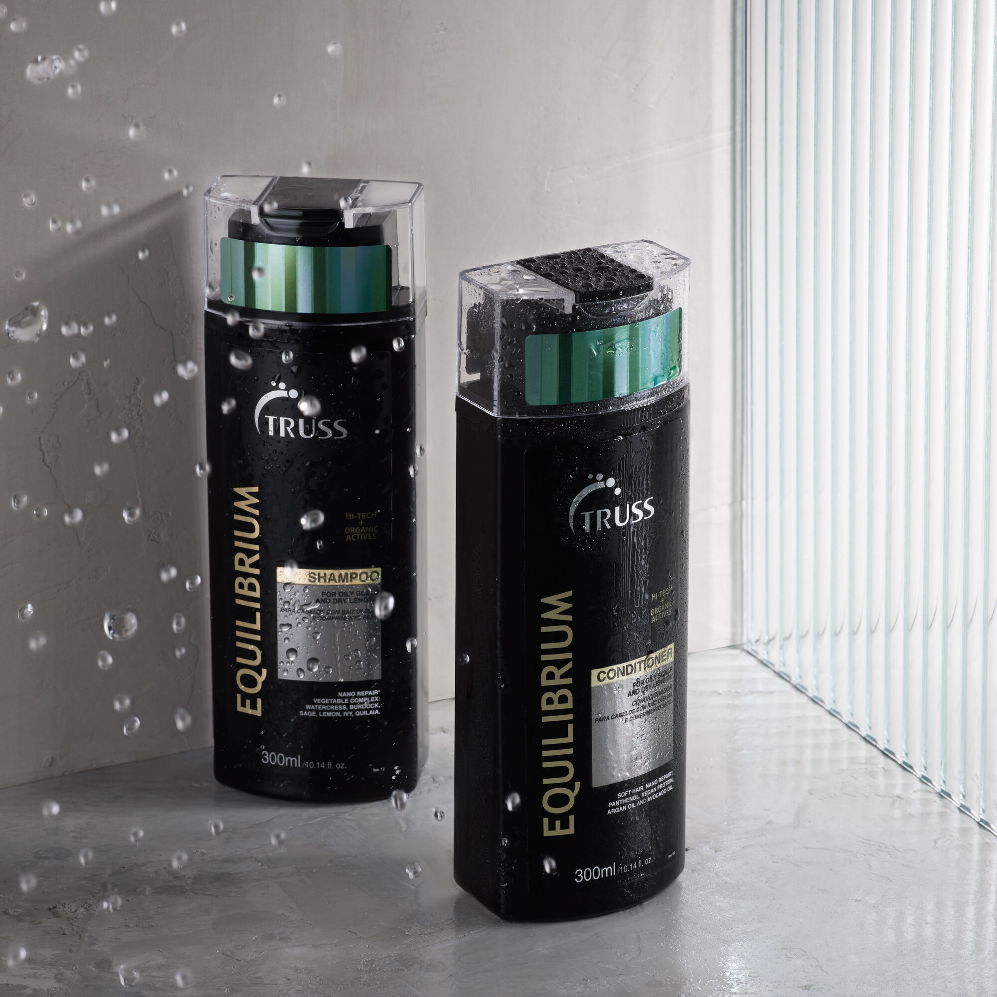 Шампунь TRUSS Professional Equilibrium Shampoo 300ml, для жирной кожи головы и сухих кончиков волос. — фото 1