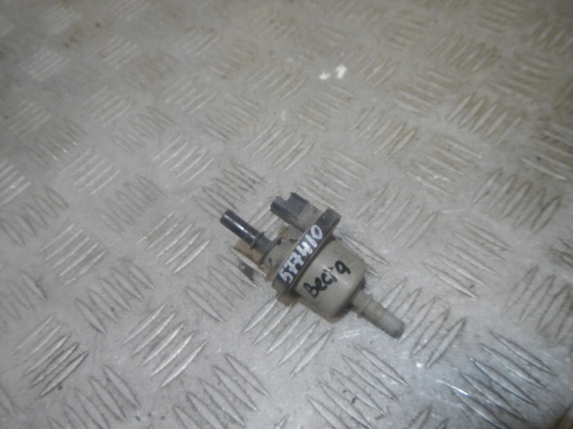 Б/У Клапан вентиляции топливного бака, ВАЗ (VAZ)-LADA VESTA (веста) LADA VESTA (Веста) Без видимых повреждений. 577410 L...