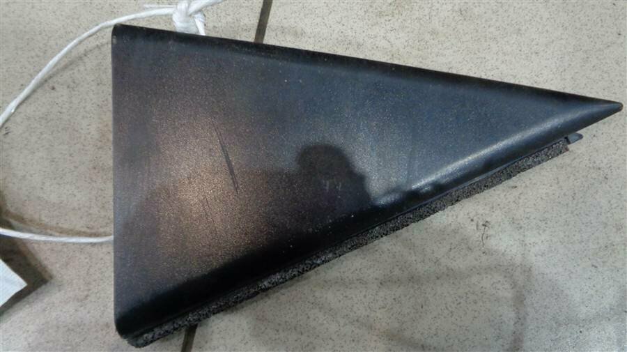 Уголок двери задней левой наружный от Mazda 3 bk 2003-2009