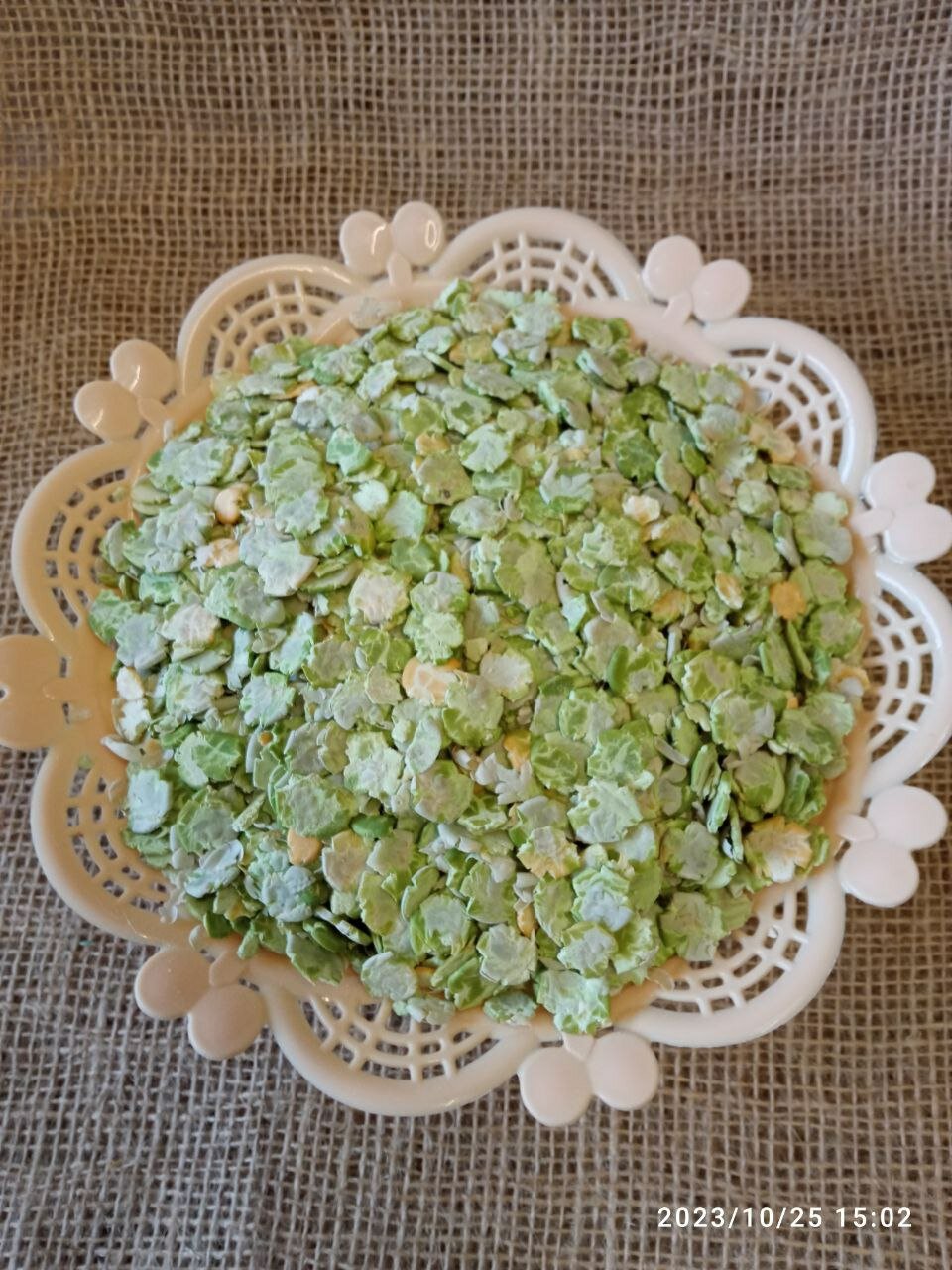 Лакомство для шиншилл, хомяков, морских свинок, дегу, крыс, песчанок ChinZoo горошек плющеный зеленый 100 гр.