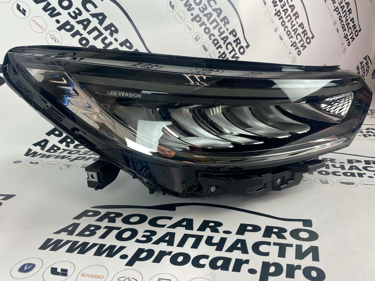Фара Voyah DREAM H56A3711002ED, правая, с LED-лампой, для внедорожников