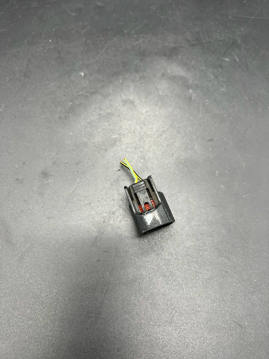 Разъем ( фишка ) электромагнитного клапана Контрактный Hond