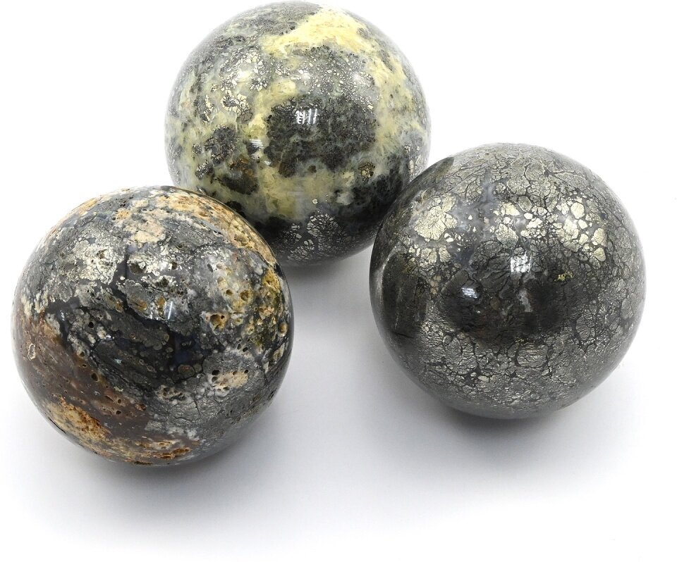 Шар из пирита с агатом диаметр 50мм .