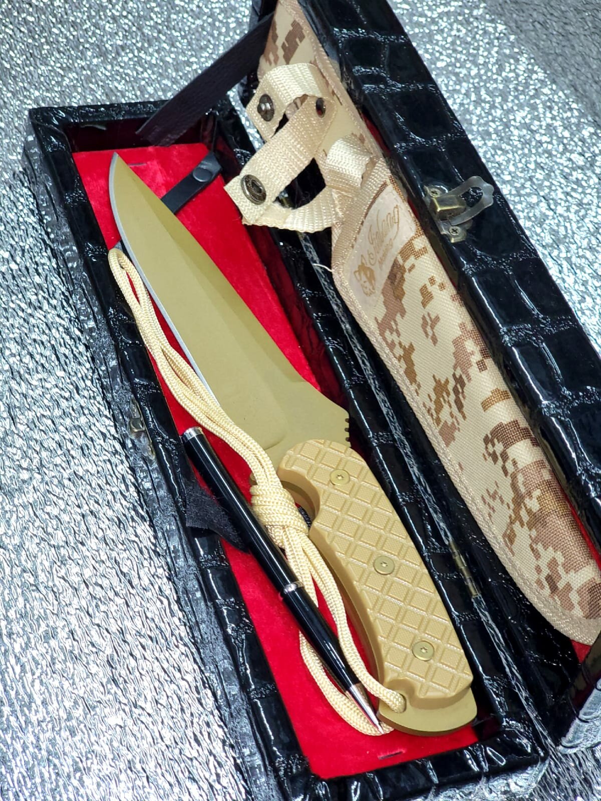 Нож туристический разделочный камуфляж хаки в чехле ножнах и подарочный черный кожаный футляр , ручка нож в подарок