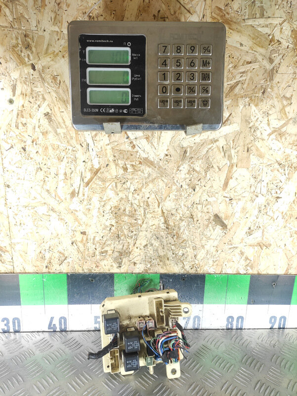 Блок предохранителей салонный TOYOTA Camry v10 8264132041