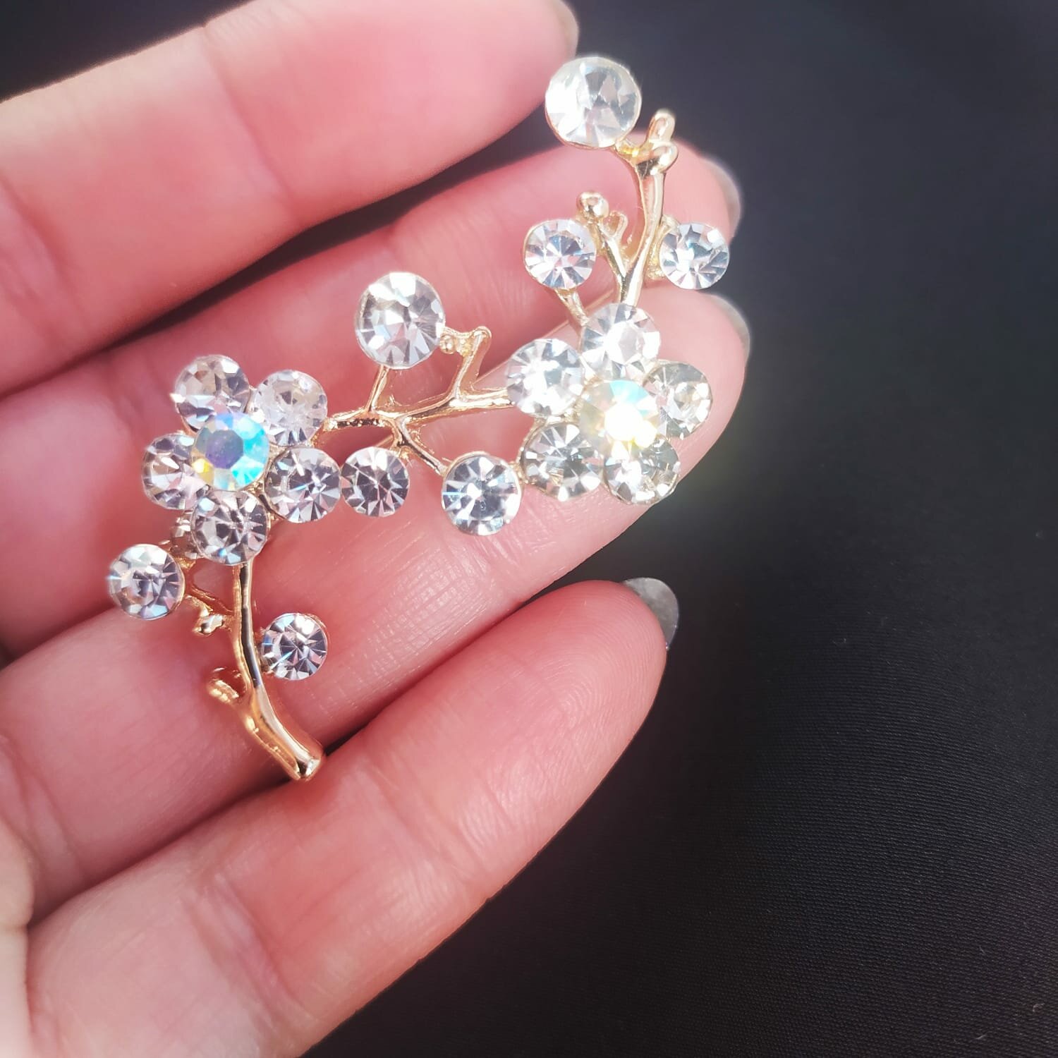 Брошь, стразы