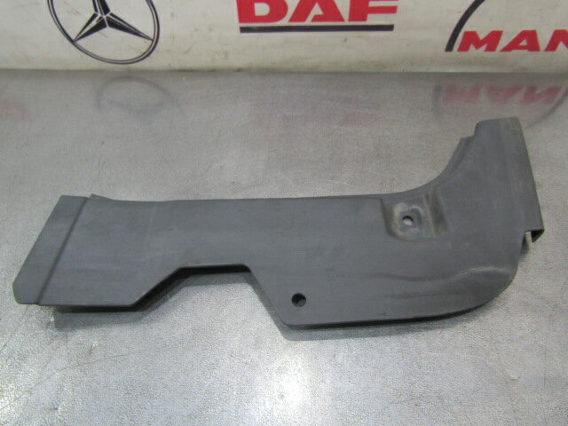 Накладка стойки лобового стекла правая нижняя Volvo FH, FM / Погнута!!!