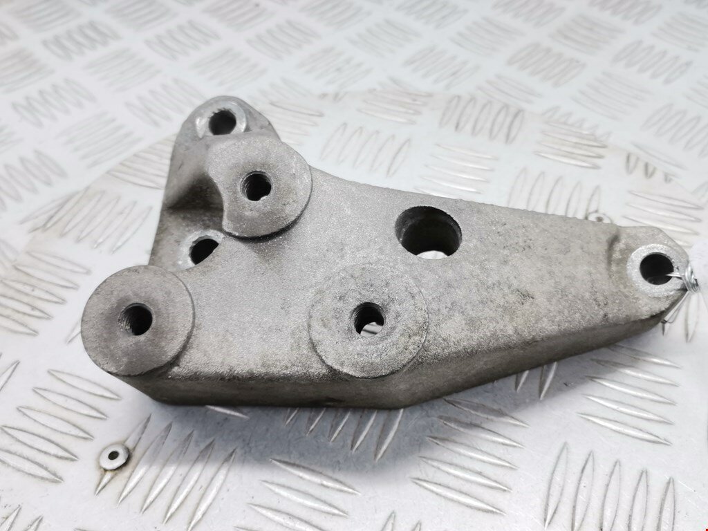 Кронштейн (крепление лапа траверса) кпп Opel Astra G 90538555 арт. 1967585