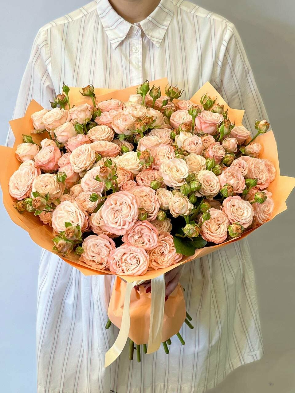 Букет из пионовидных кустовых роз «Лора» - 11 шт