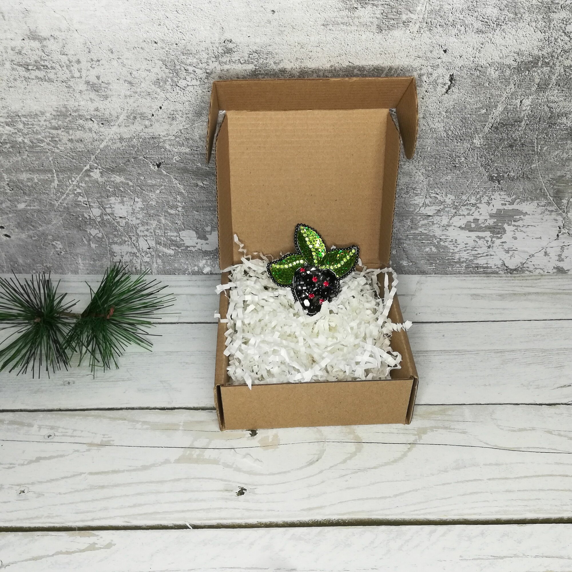 Брошь, бисер, кристалл