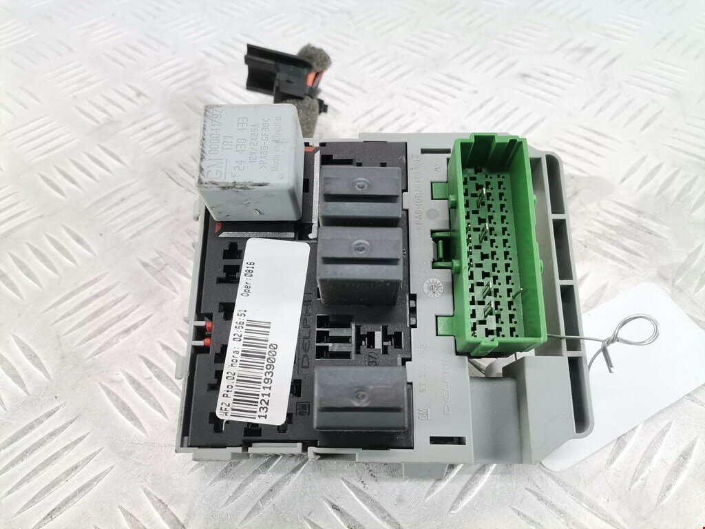 Блок реле Opel Meriva A 13211939 арт. 1630875