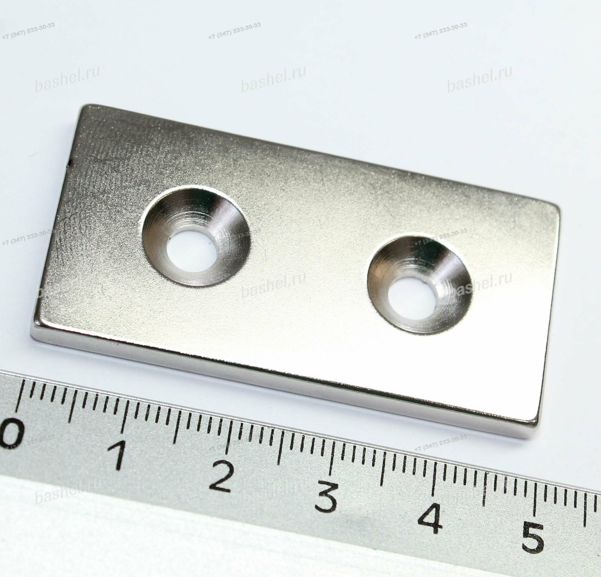 Магнит с зенкованным отверстием под шуруп -191- 50x25x4mm 2x d-5 (18кг.)