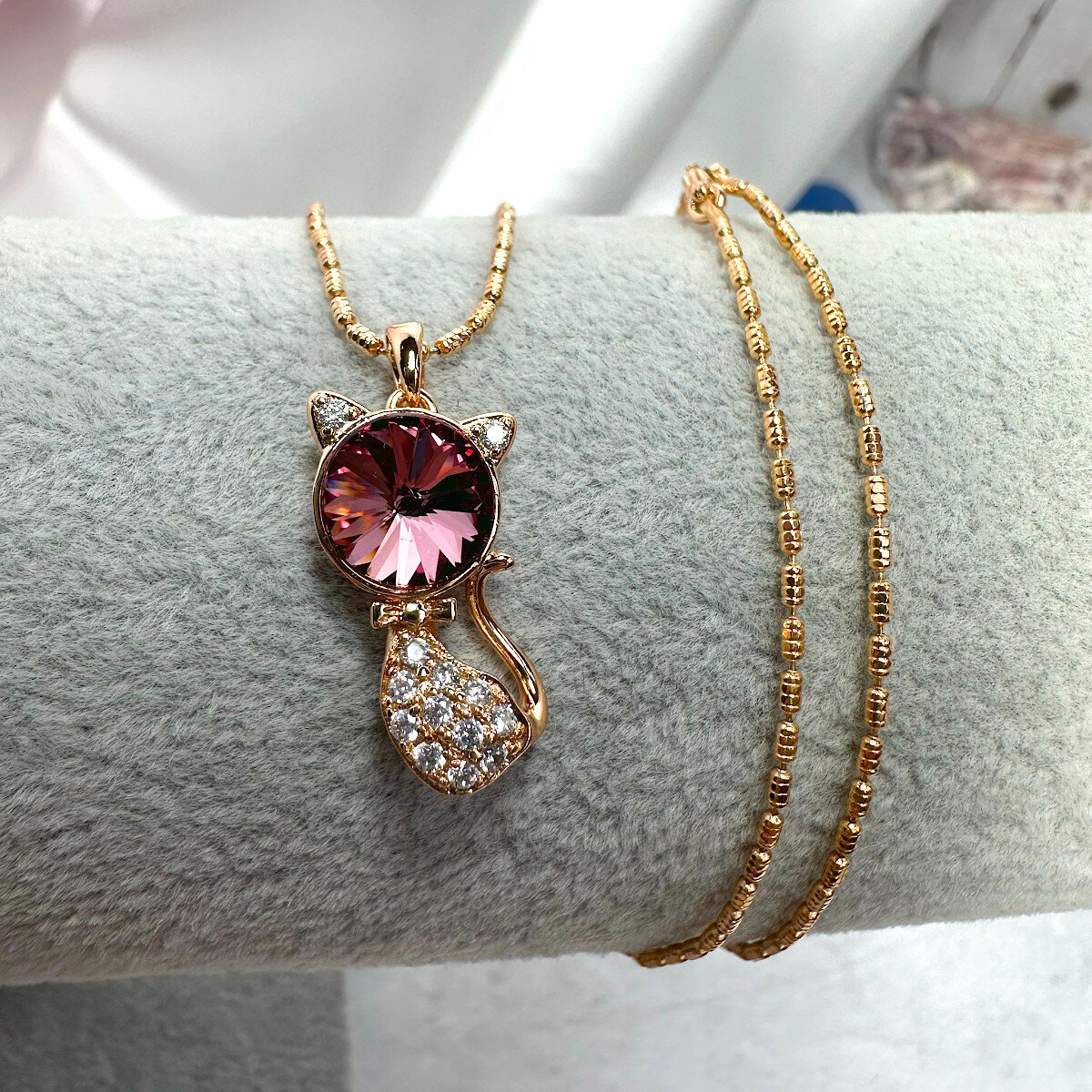 Колье, кристаллы Swarovski, циркон