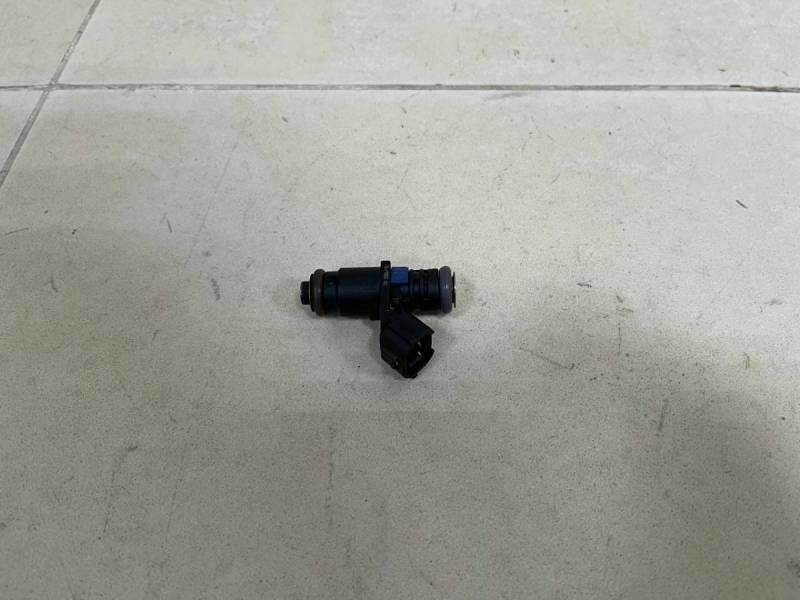 Форсунка инжекторная электрическая Volkswagen Polo Sed RUS 2011 кат.номер: 04E906031F