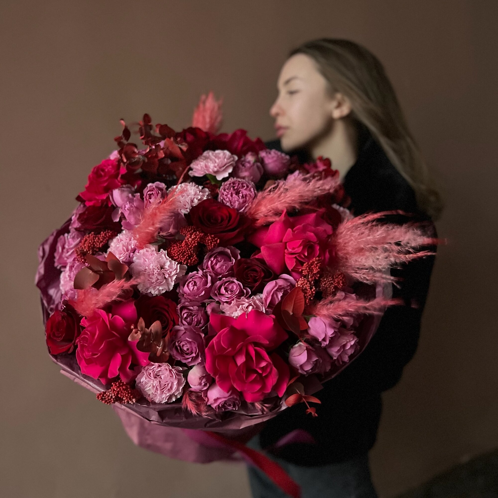 Премиум букет «Рэйчел » ( французские и пионовидные кустовые розы, диантус, эвкалипт, сухоцветы)