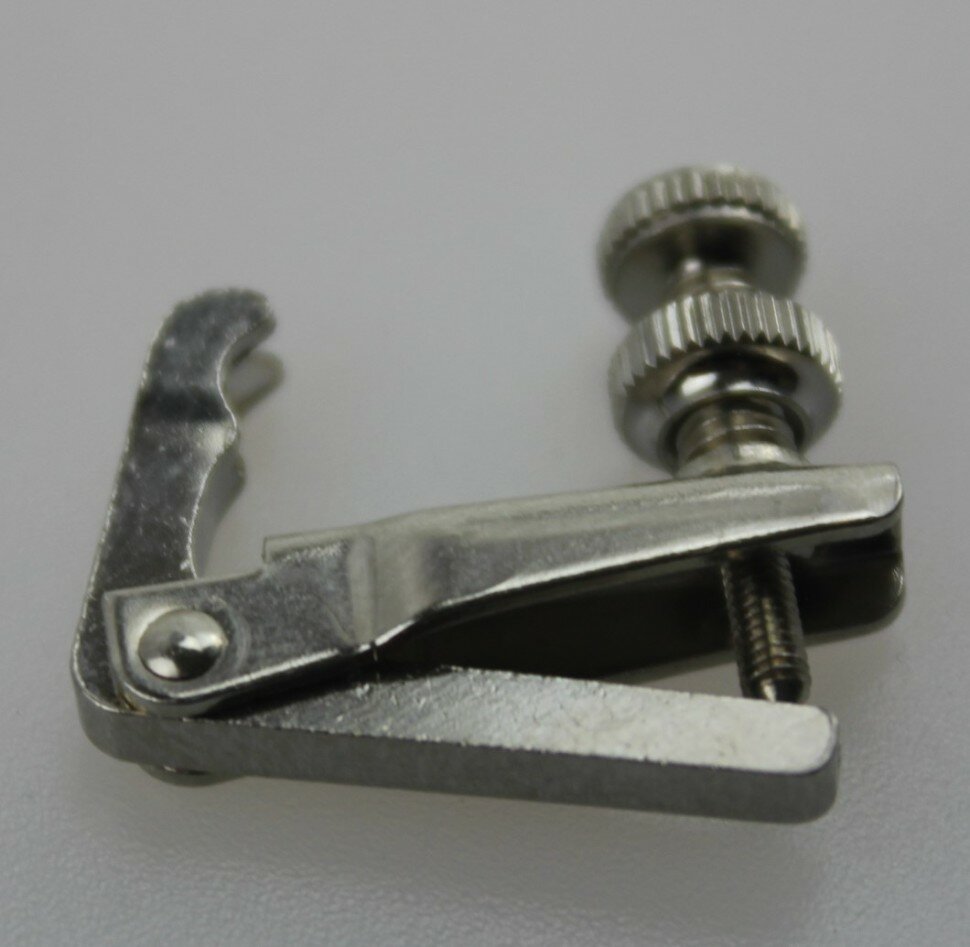 Машинка скрипичная 1/2-1/4 никелированная с увеличенным просветом Wittner 907014