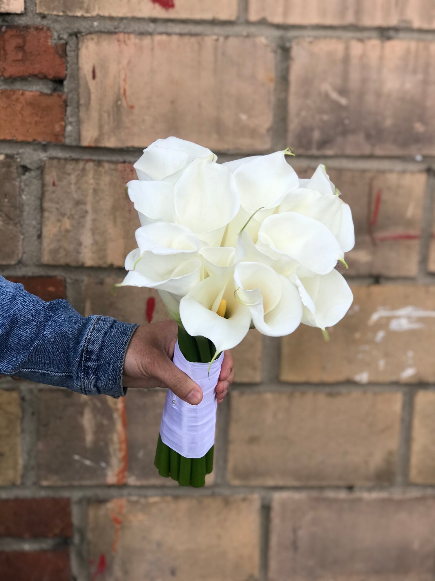 Букет невесты белые каллы