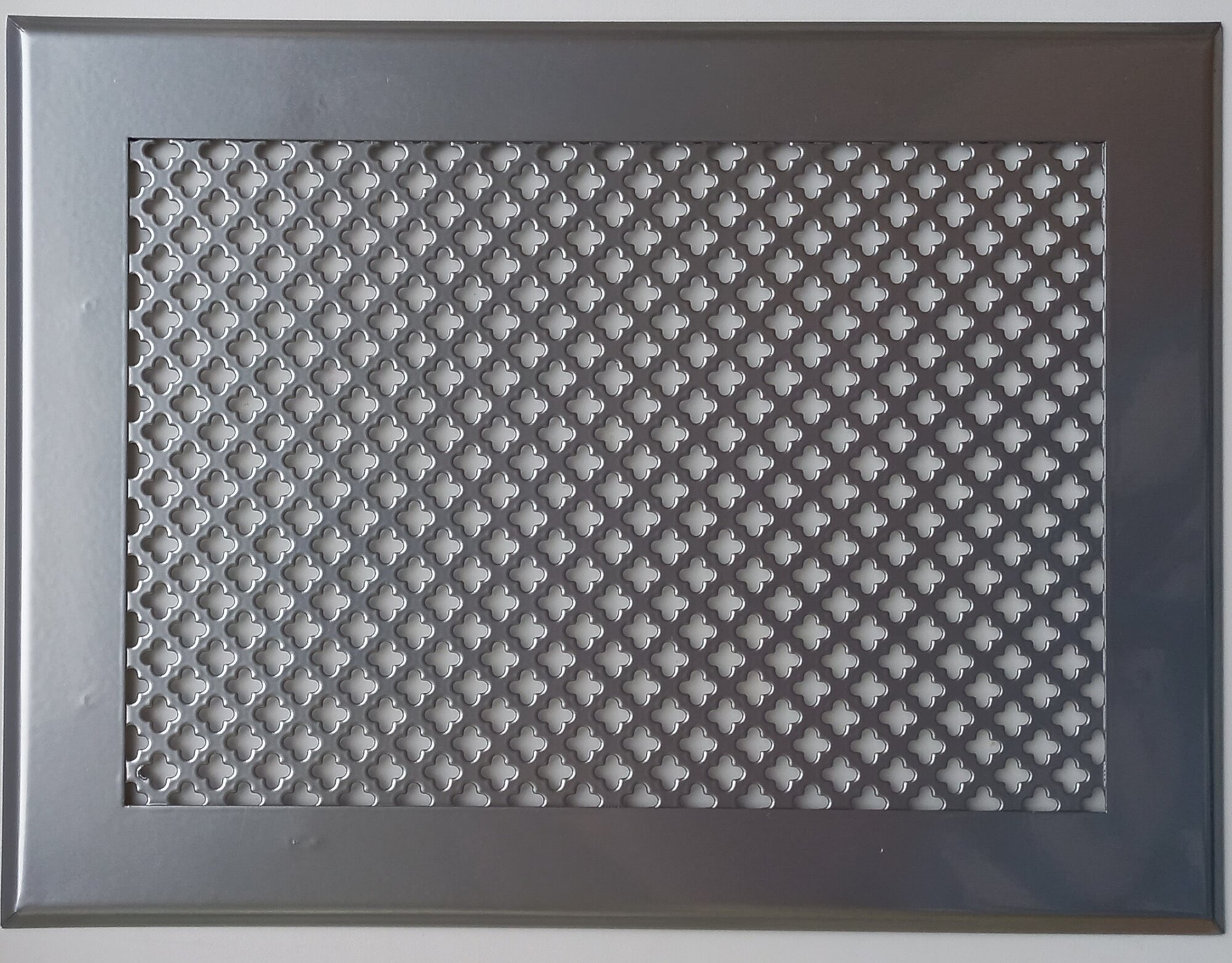 Решетка вентиляционная 240х180мм металлическая на магнитах, цветок, хром