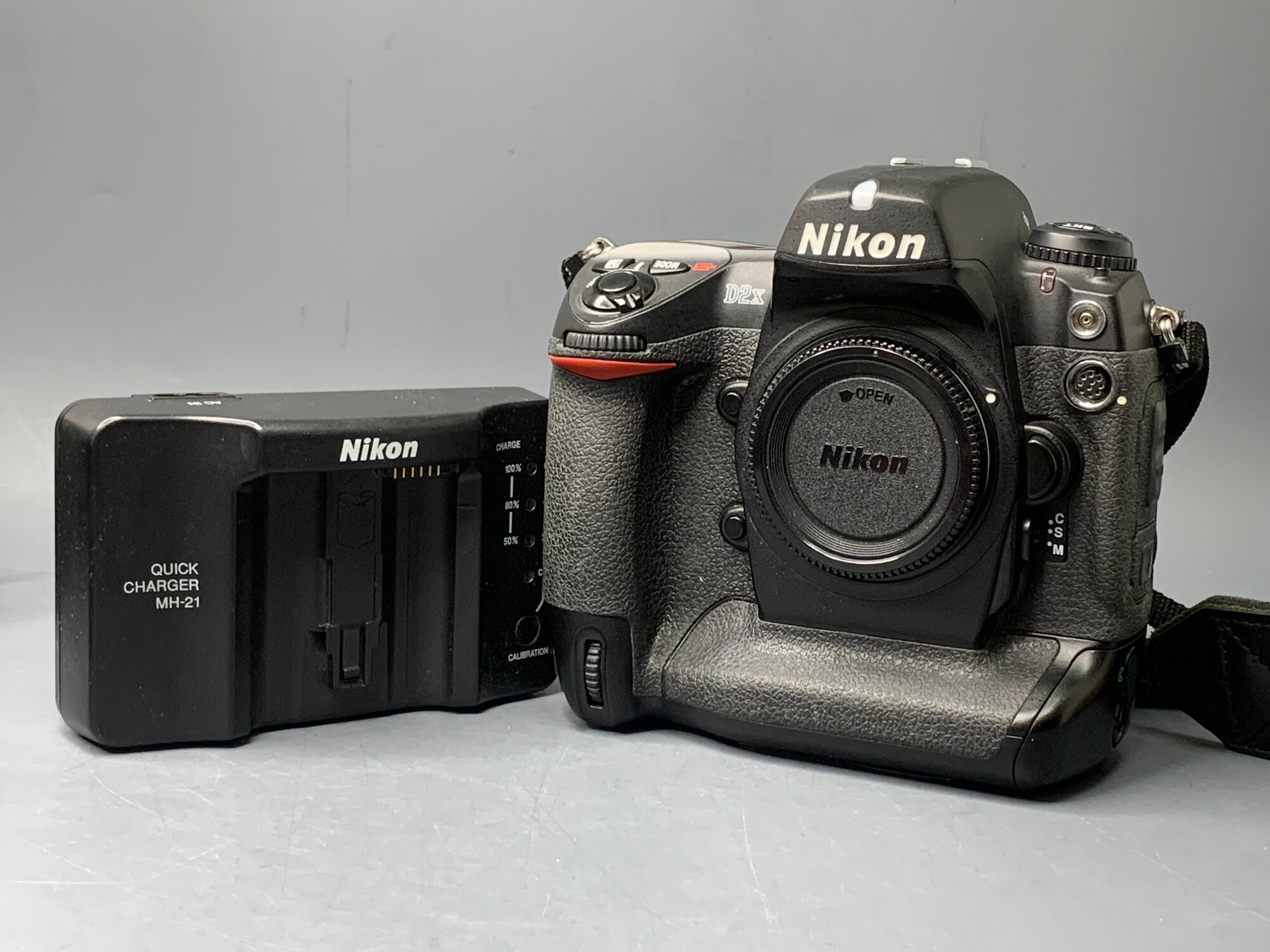 Nikon D2X 43000 кадров