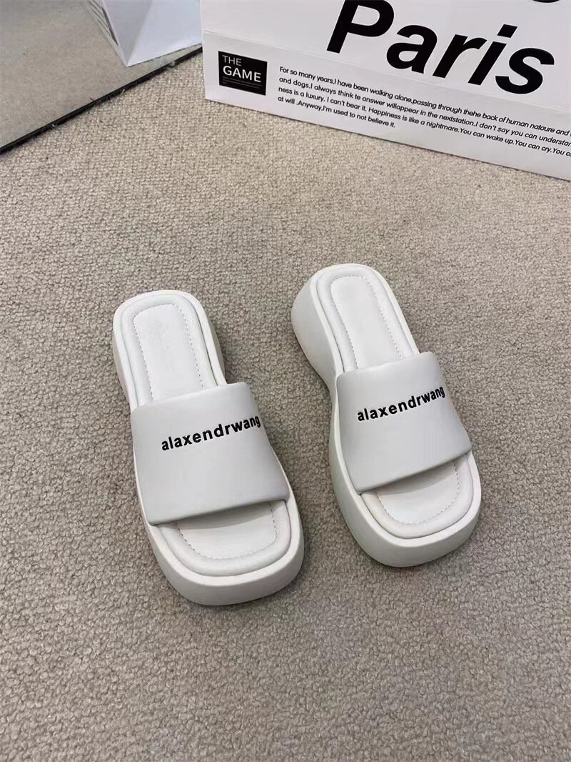 Шлёпанцы