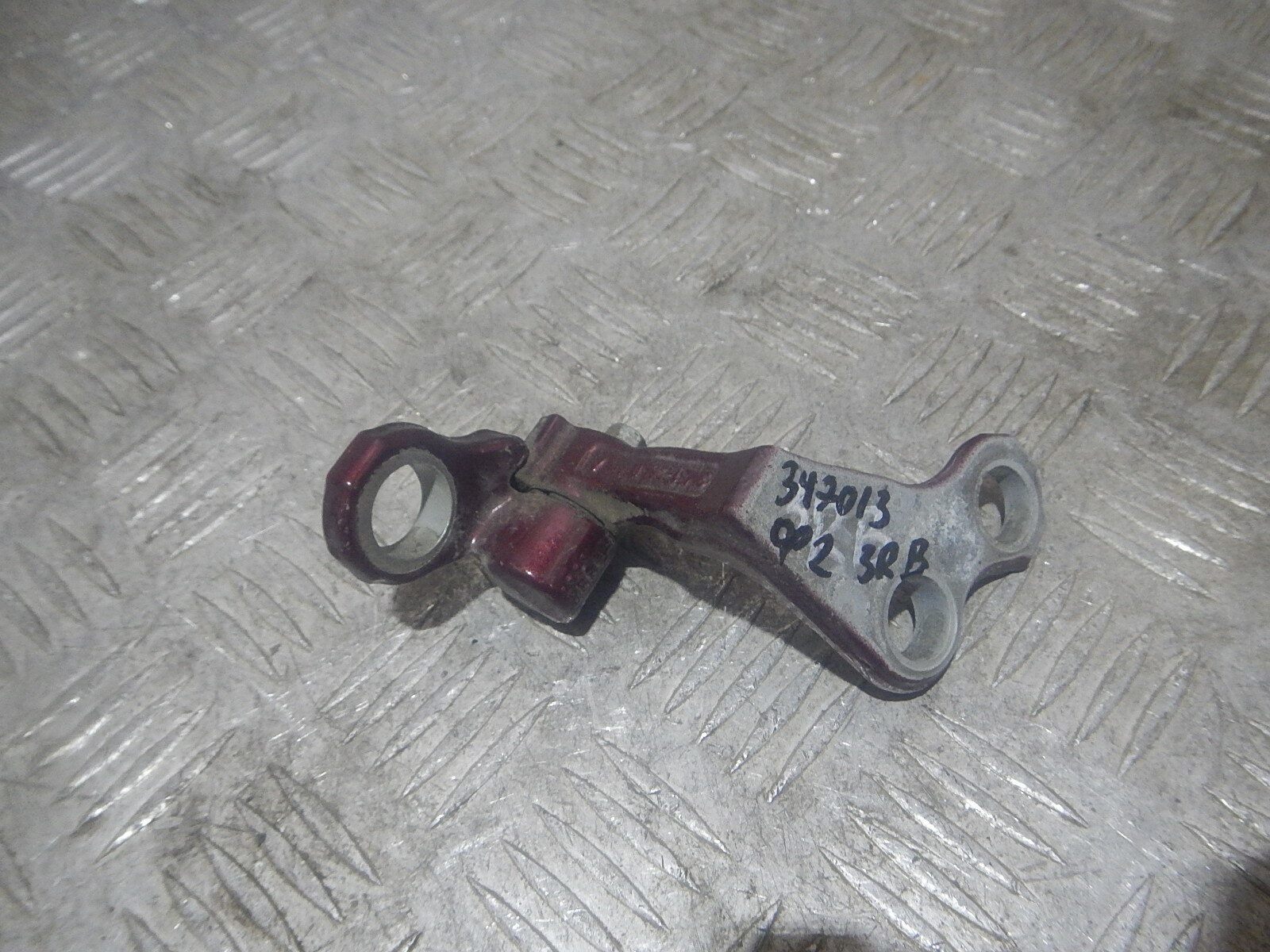 Б/У Петля двери задней правой верхняя, Ford (Форд)-FOCUS 2 (05-08) FORD FOCUS 2 (05-08) Есть люфт 347013 FORD арт. 3M51R...