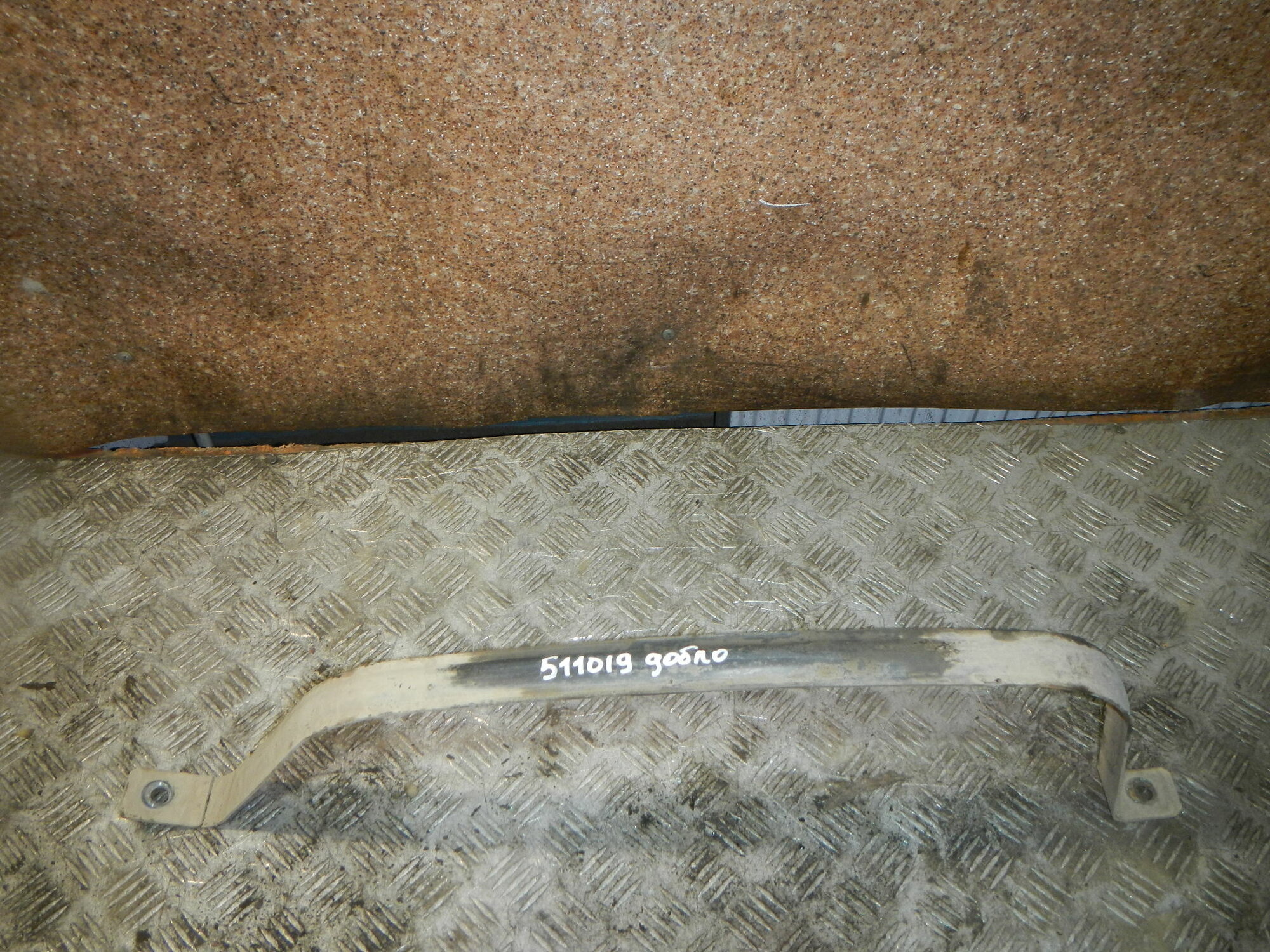 Б/У Кронштейн (сопут.товар), Fiat (Фиат)-DOBLO (05-15) FIAT DOBLO (05-15) Лента крепления бензобака. Без повреждений. 511...