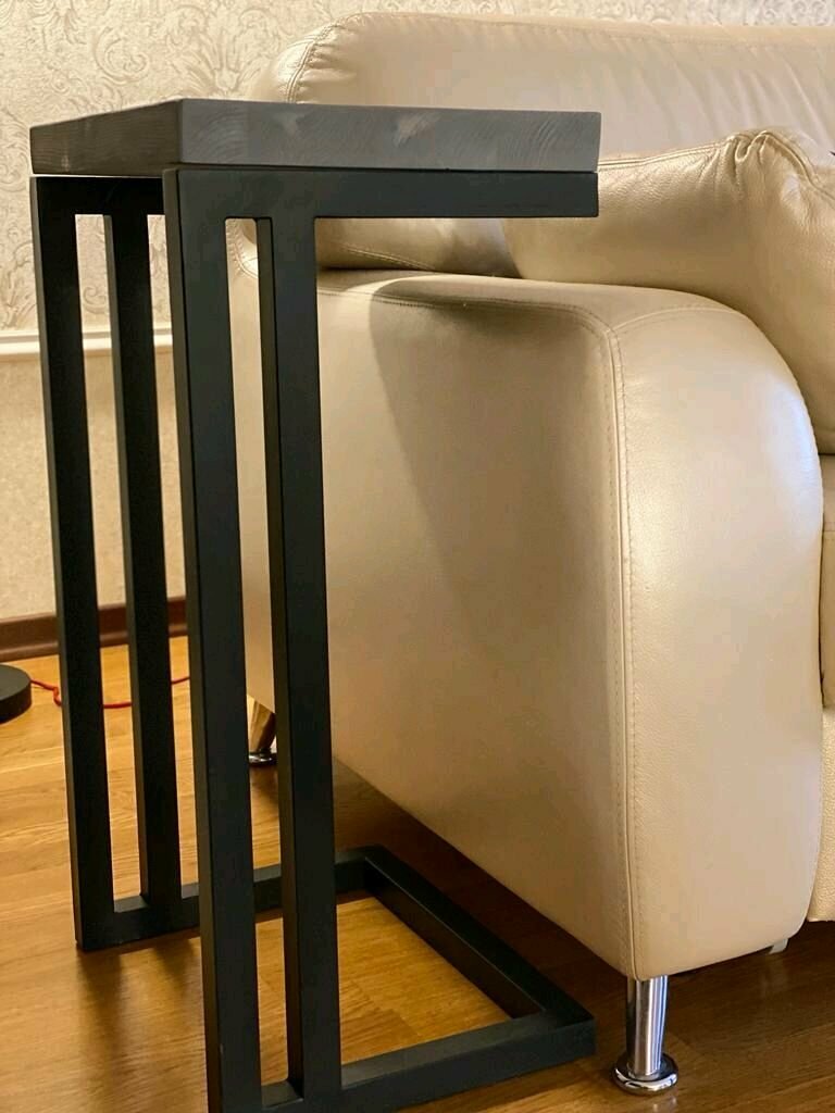 Придиванный столик "EasyLOFT" в стиле лофт, приставной, массив дерева и металл, массив хвойных пород, 40х30х70 см.