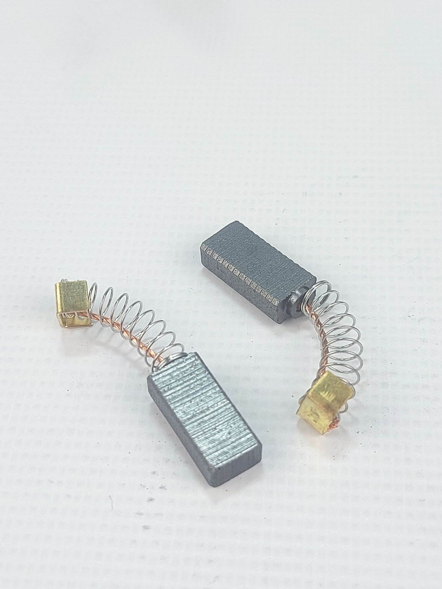 Щетка угольная 5х 8х17 (Интерскол П-600, 710) (с пружиной)