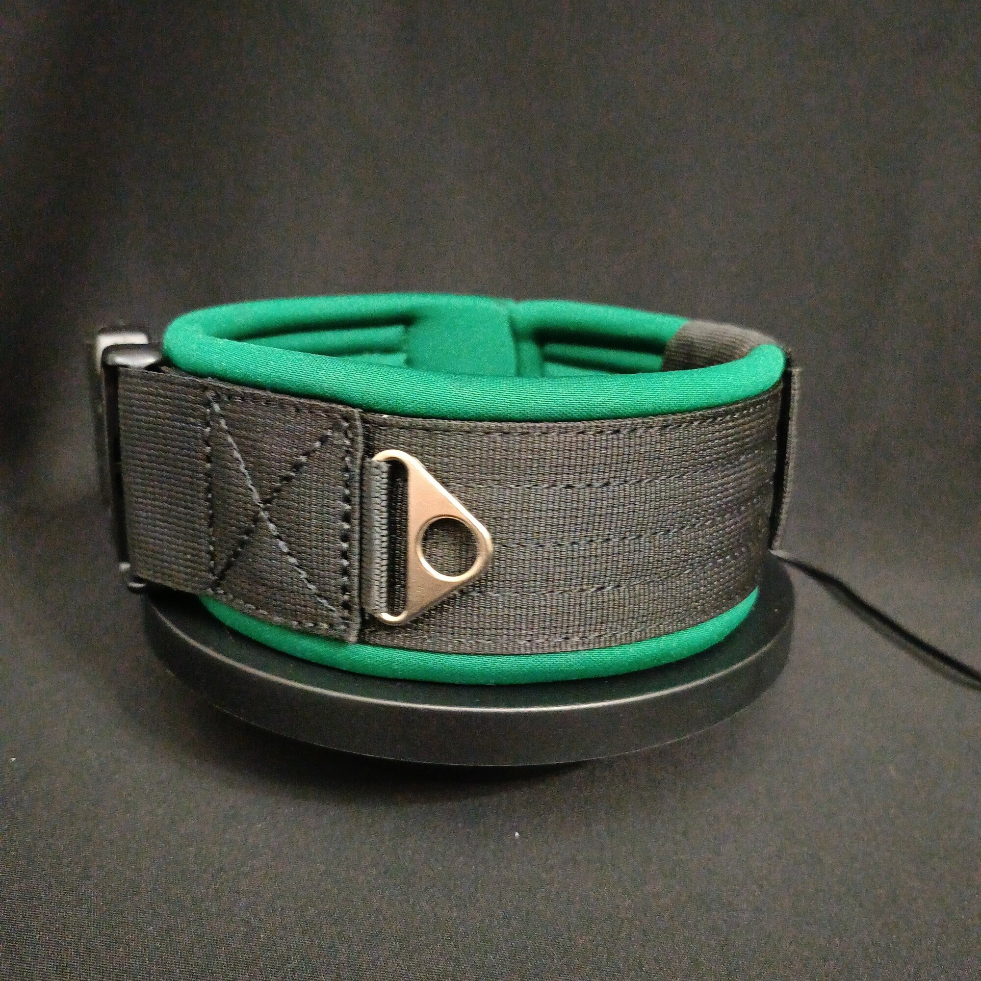 Ошейник для собак средних и крупных пород, широкий. 6 см. 45-55см . Черный с зеленой подкладкой.