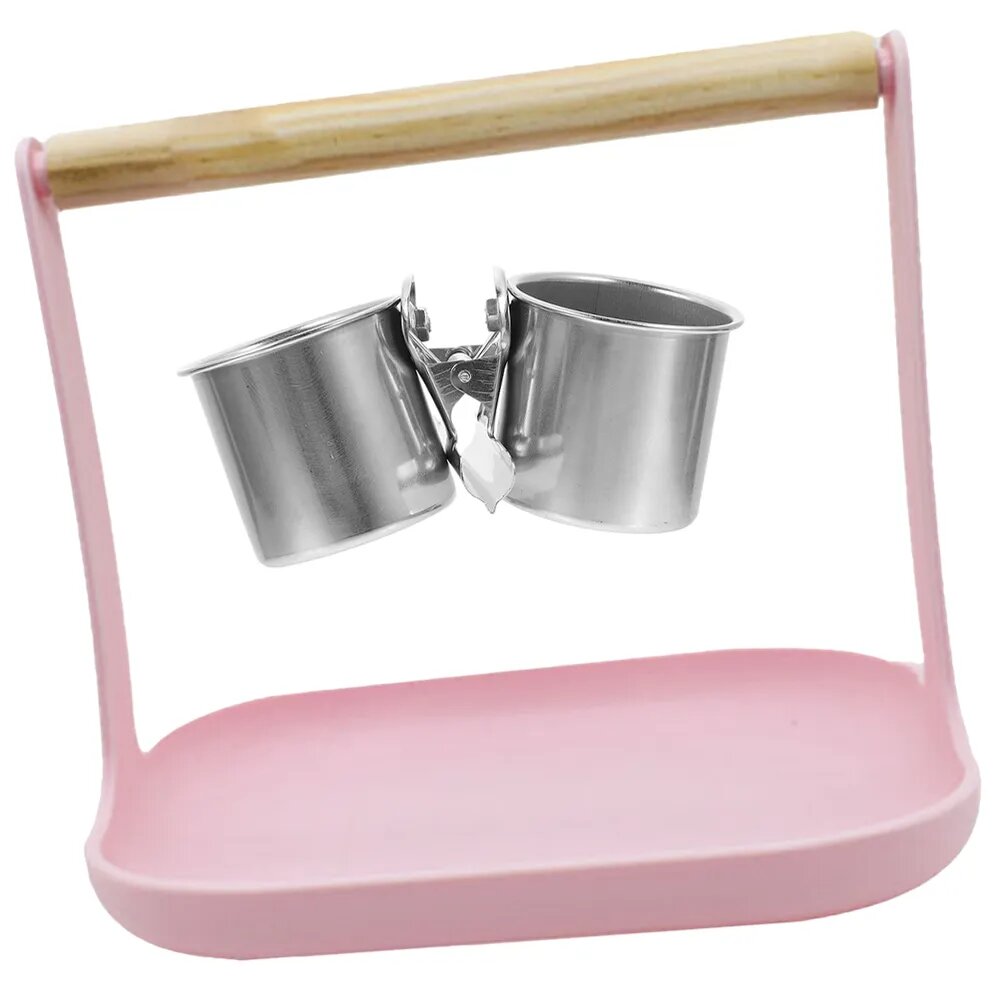 Розовая стойка для маленьких птиц из пластика с деревянными элементами и кормушкой для пользования дома