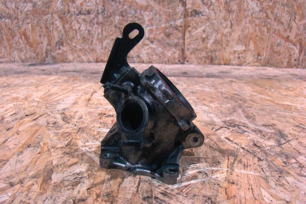 Фланец впускного коллектора Land Rover Freelander 2 2007-2014 1020646S01 (с пробегом)