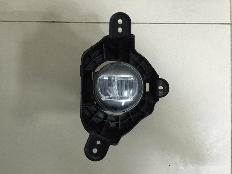 Фара противотуманная левая Toyota Land Cruiser J200 2015 кат.номер: 8122048050 8122048051 8148260070 8122948051