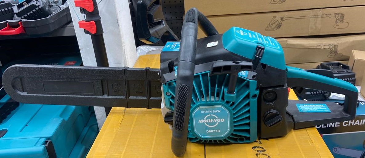 Бензопила двухтактная с длиной шины 40 см, 16 дюймов, соотношение топлива к маслу 25:1