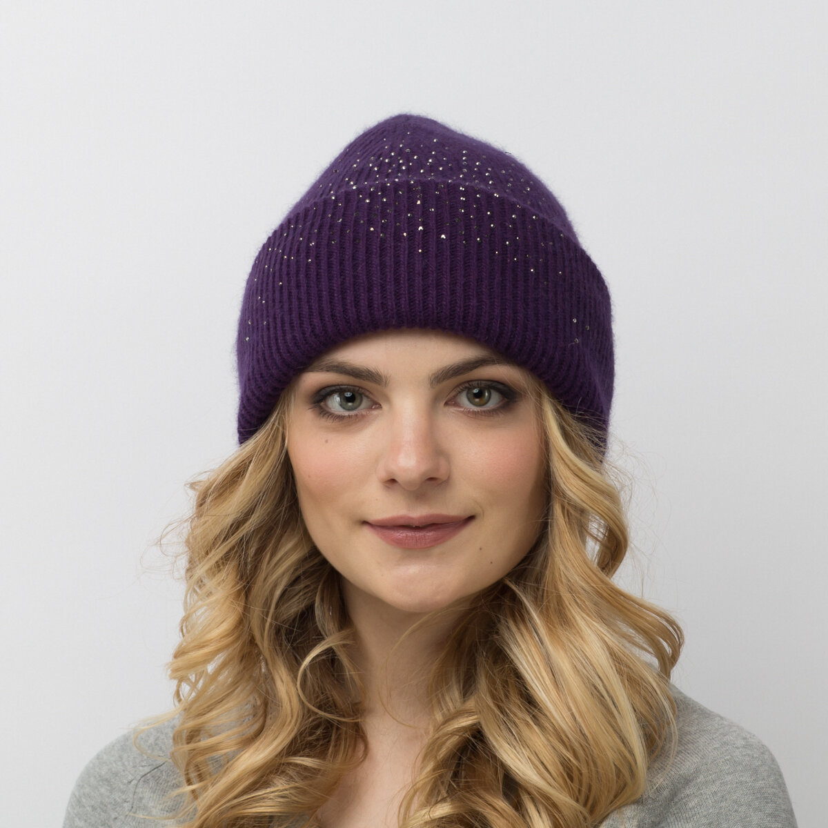 Шапка-бини для женщин