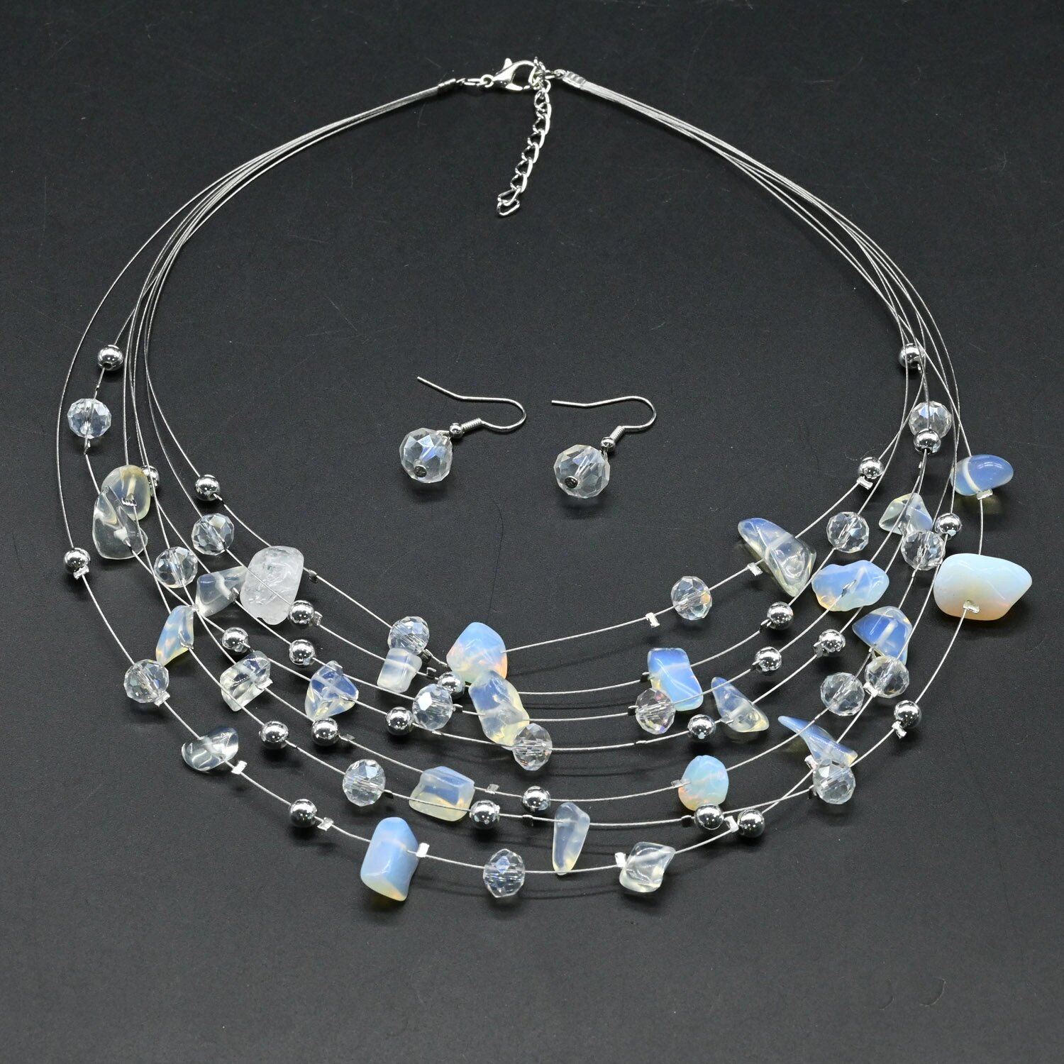 Колье, лунный камень