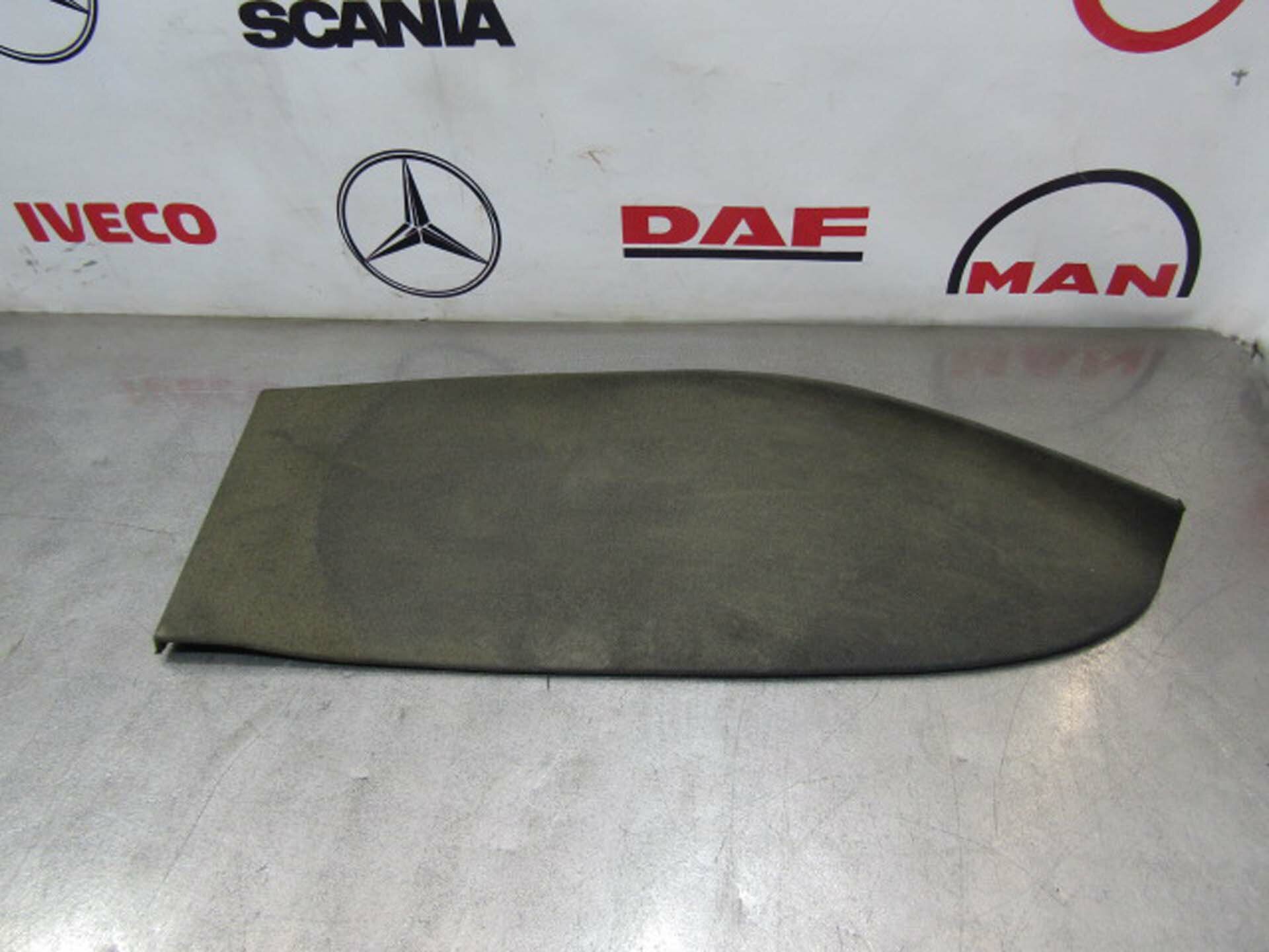 Накладка обшивки двери левая Merсedes Actros / Сломаны кркпления!!!