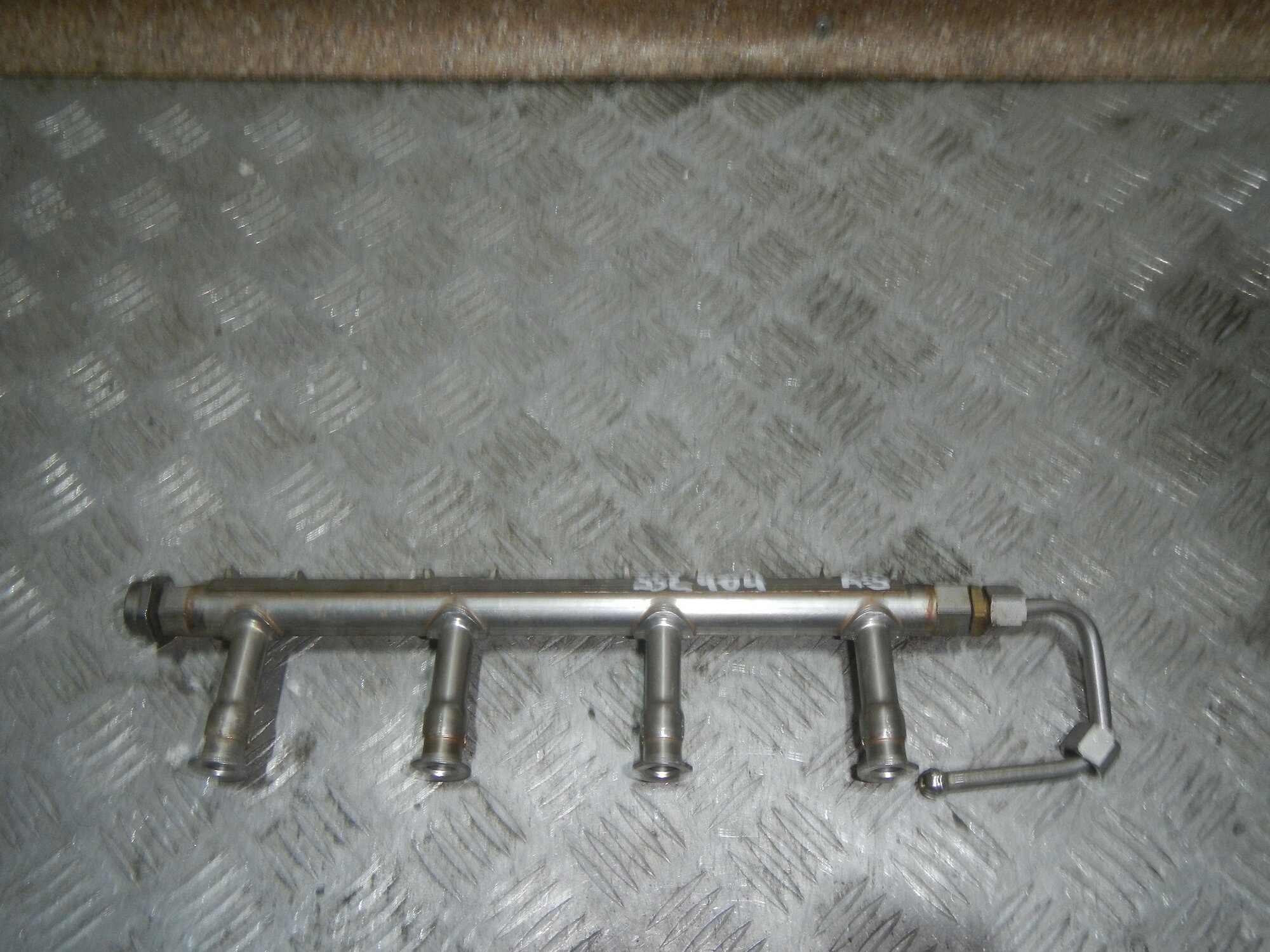 Б/У Рейка топливная (рампа), Audi (Ауди)-A3 (8PA) (04-) AUDI A3 (8PA) (04-) 1.2Л. 8V турбо Без повреждений 352404 VAG арт...