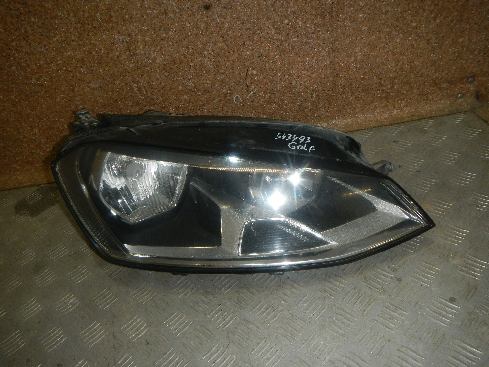 Б/У Фара правая, Volkswagen (Фольксваген)-GOLF VII (12-19) VOLKSWAGEN GOLF VII (12-19) галоген Сломано крепление. 543493 ...