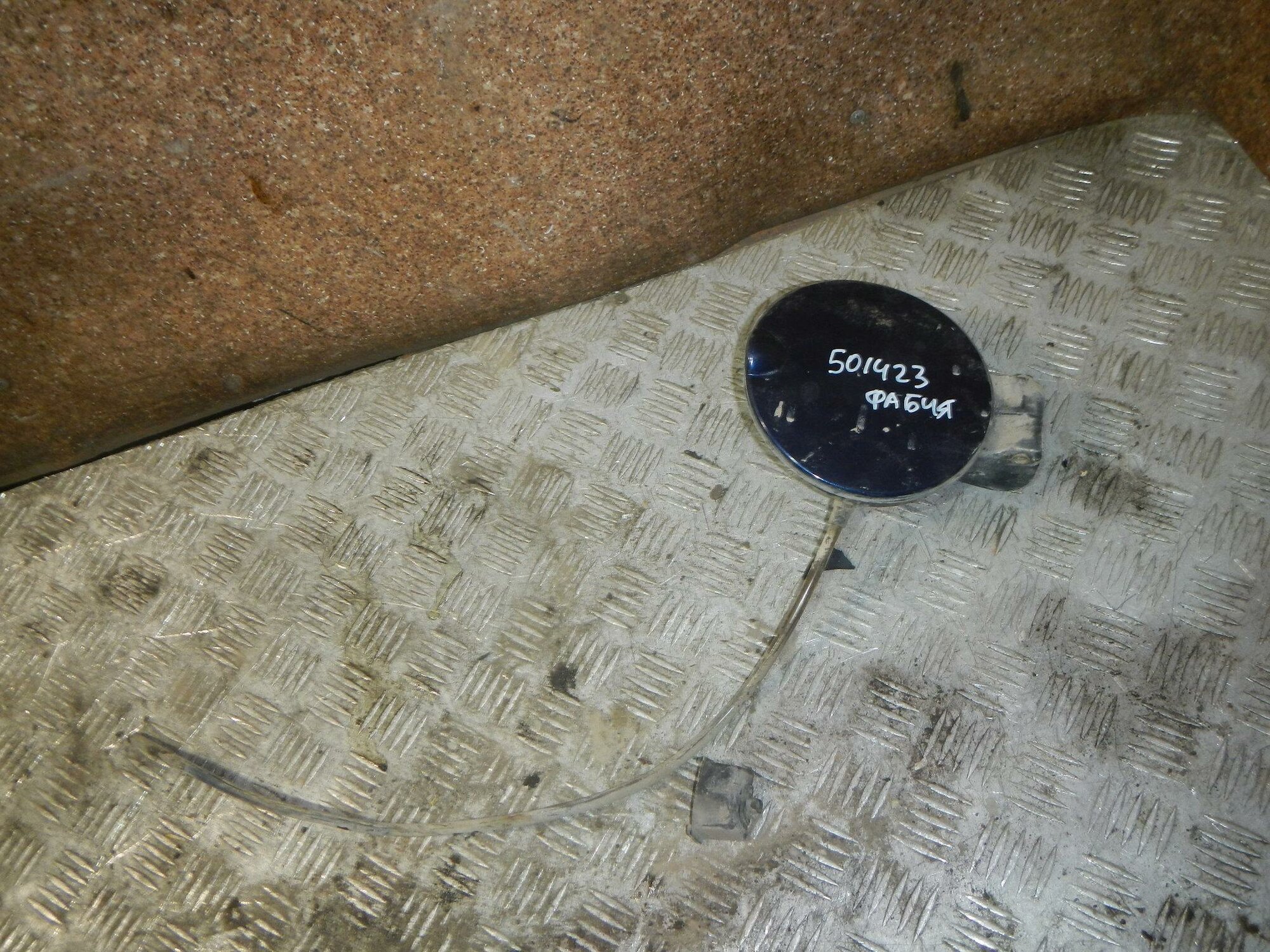 Б/У Лючок бензобака, Skoda (Шкода)-FABIA (99-06) SKODA FABIA (99-06) Универсал,седан. Царапины. 501423 VAG арт. 6Y9809857B