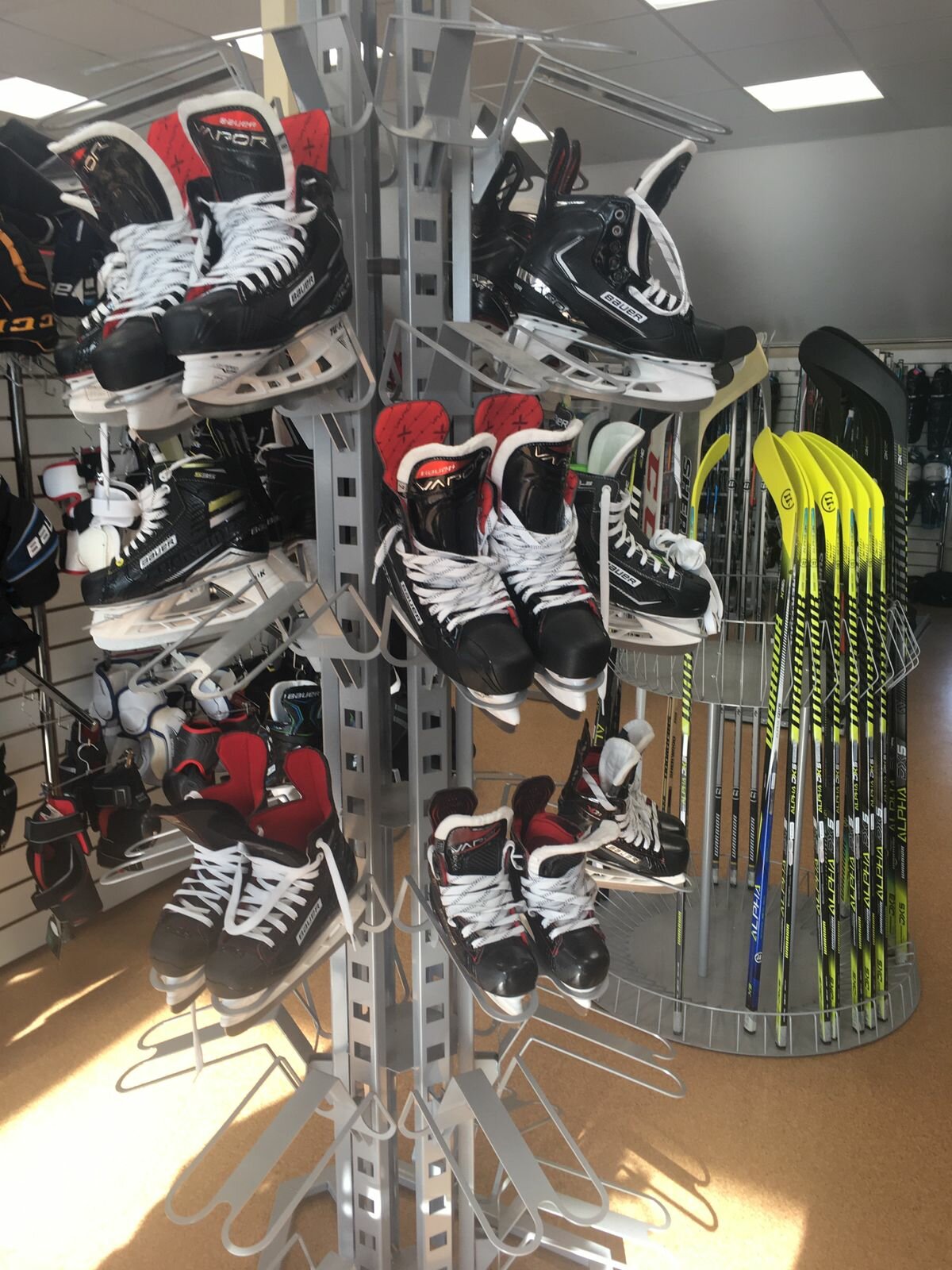 Стойка для 60 шт. коньков, роликов, металл, разборная, цвет серый