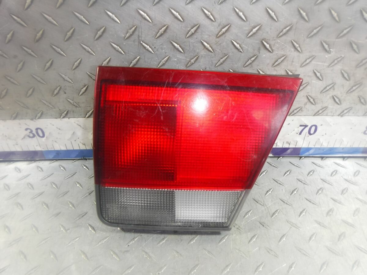 Фонарь задний внутренний левый Mazda 626 GE (1991—1997) 8DG151390