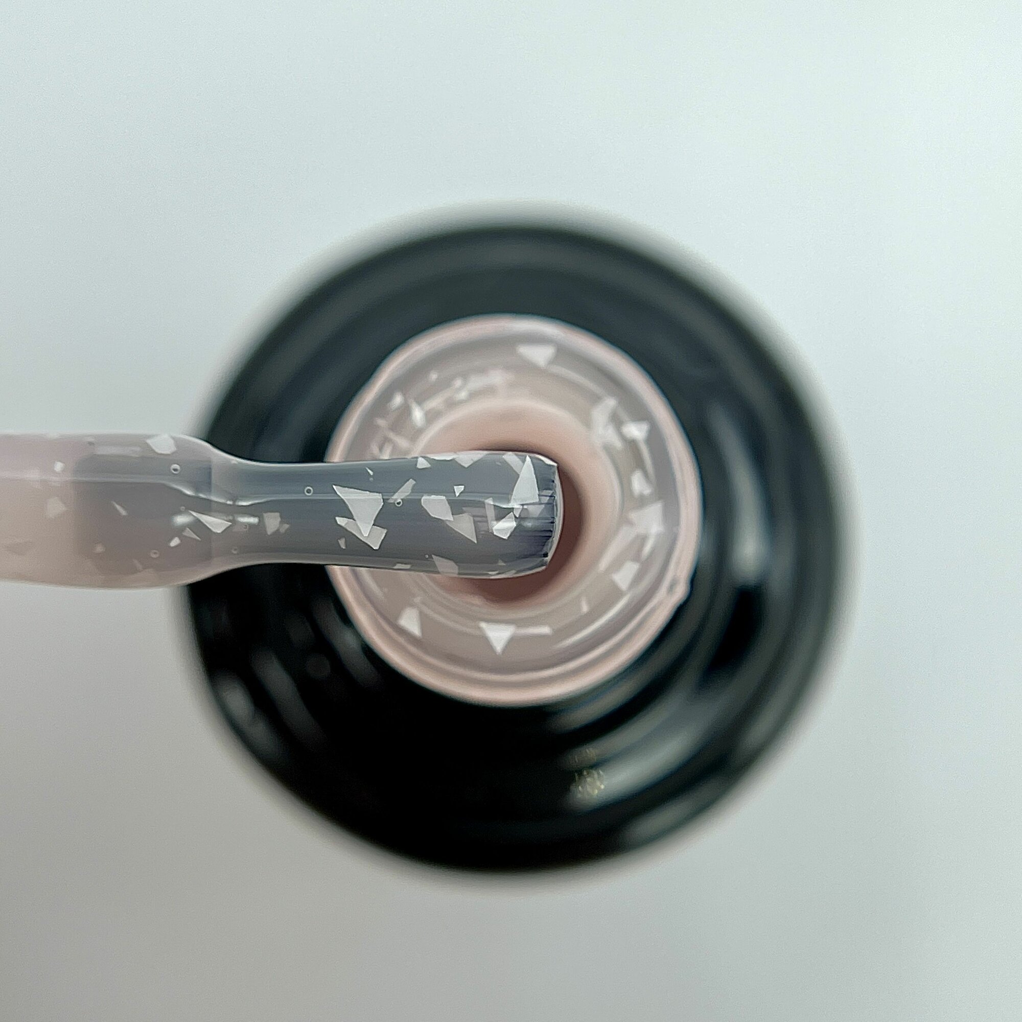 Y.ME Камуфлирующая база Fluffy Base 07 (бежевый), 14мл, с жемчужными хлопьями для маникюра и педикюра, каучуковая, цветная, базовое покрытие для ногтей с хлопушками, основа под гель лак