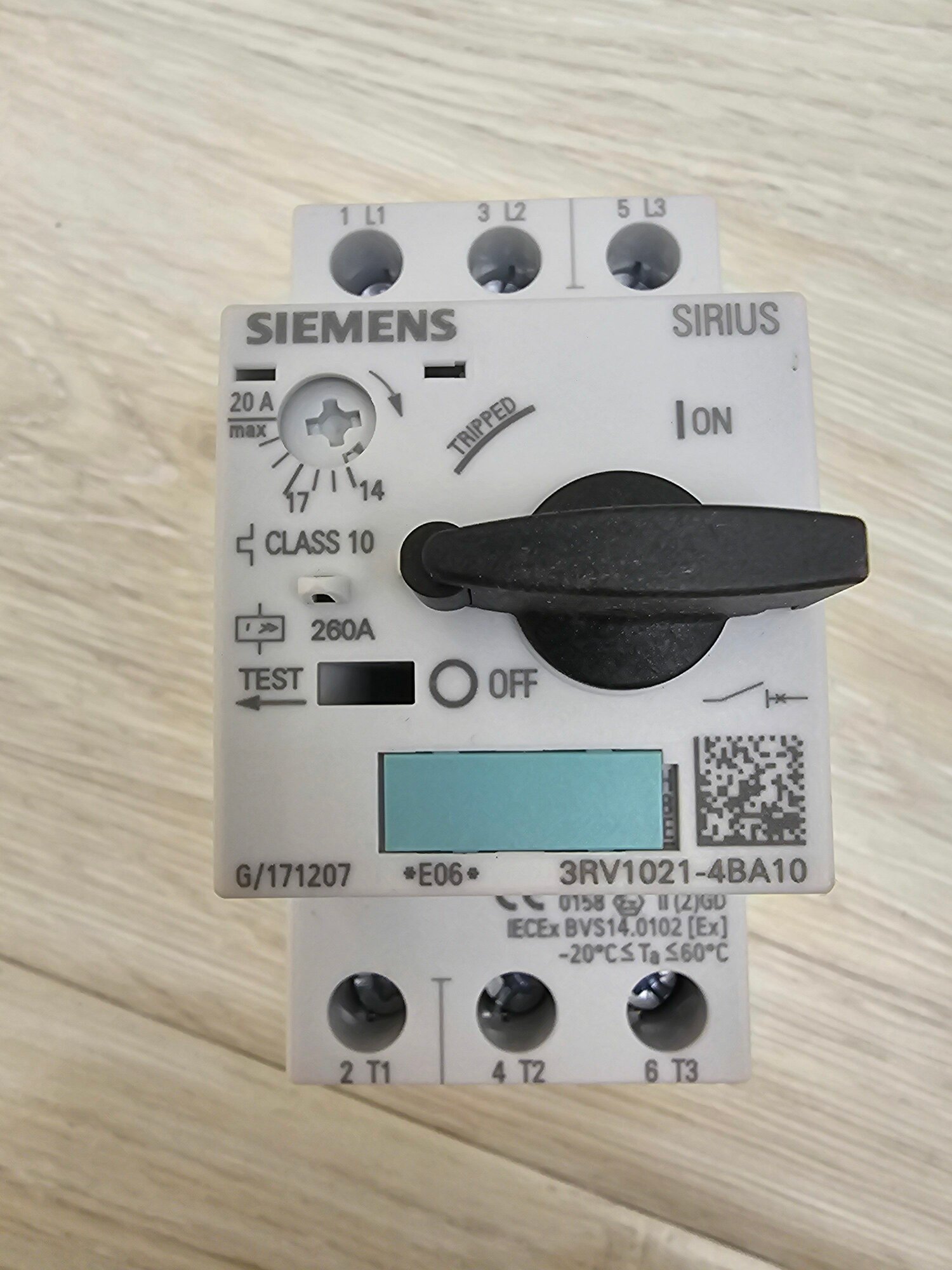 3RV1021-4BA10 Автомат защиты двигателя 20A, 7,5 кВт, типоразмер S0 класс 10