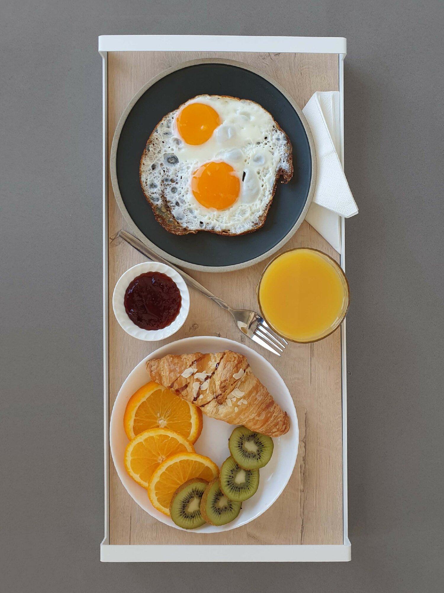 Поднос "Molinardi Creativo" с ручками металлический с деревянной вставкой, "Белёный дуб" на белом