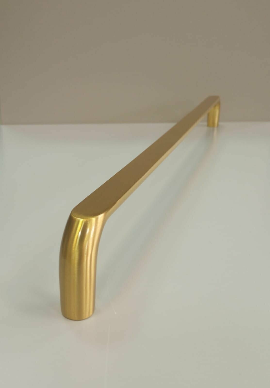 395-320 Ручка скоба современная классика, сатинированное золото 320 мм