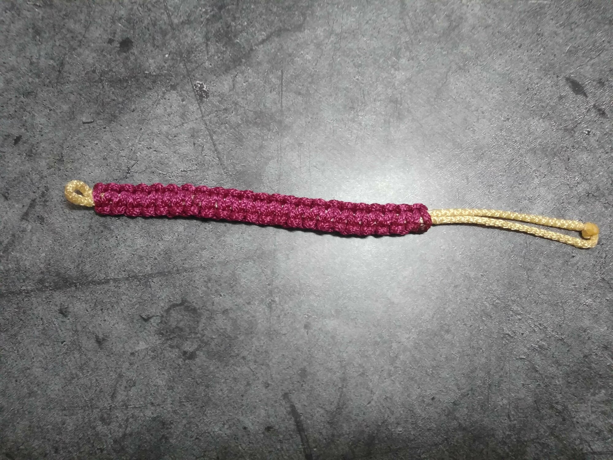 Плетеный браслет