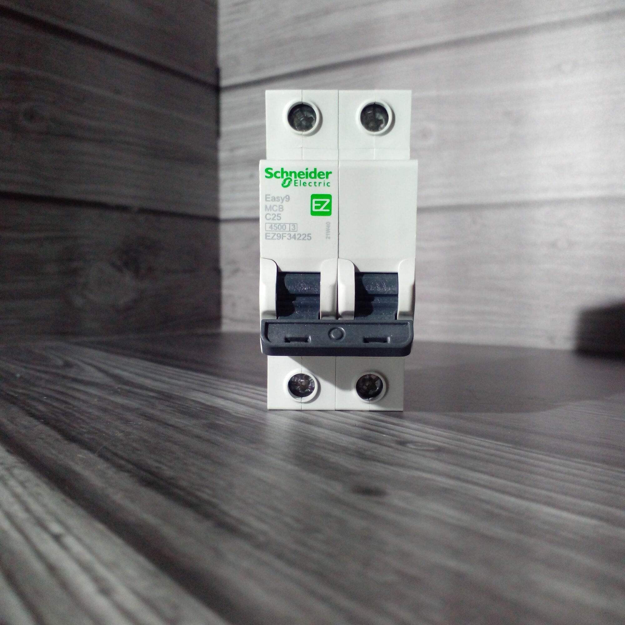 Автоматический модульный выключатель Schneider Electric EASY 9 2п C 25А 4.5кА EZ9F34225