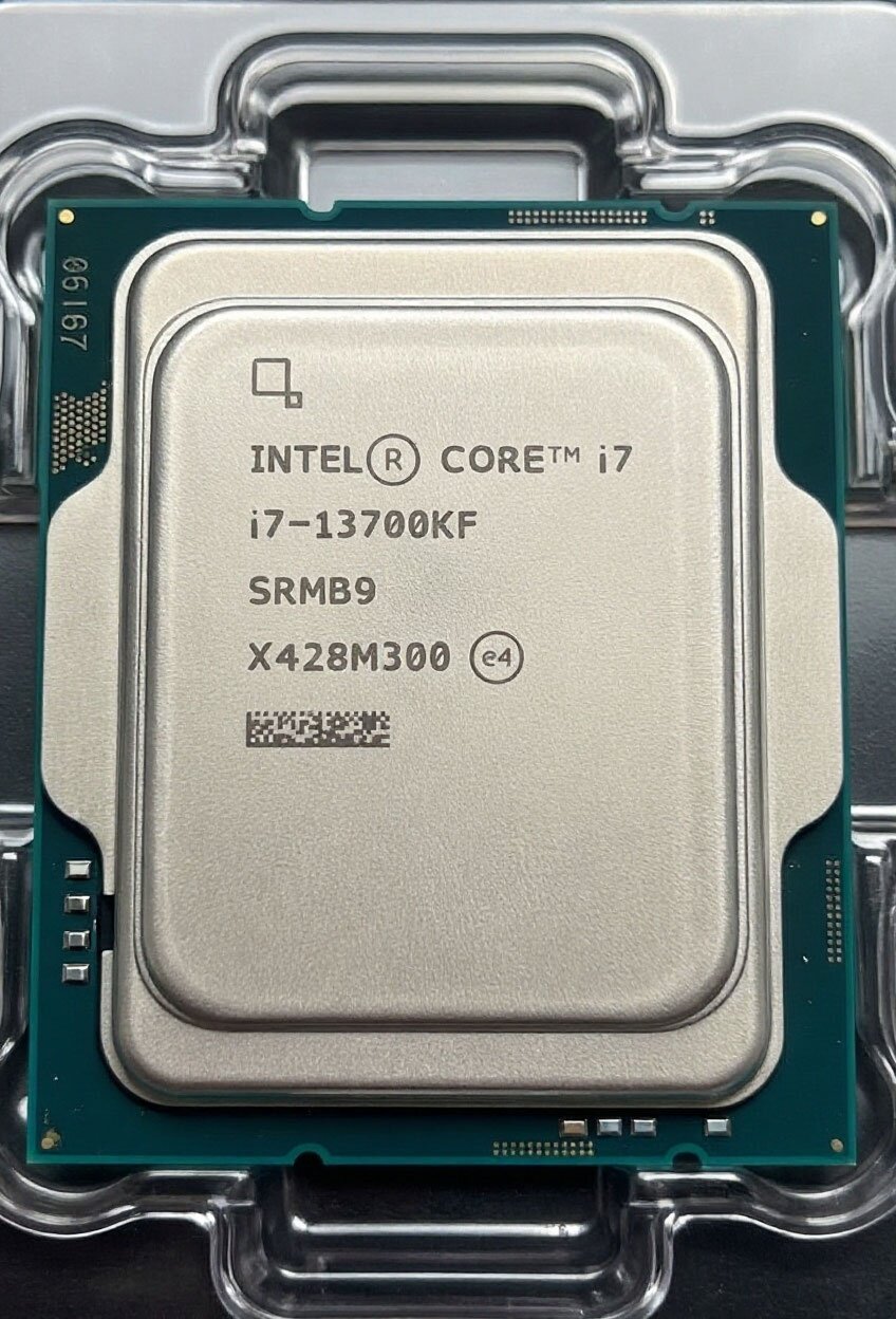 Процессор Intel Core i7-13700KF LGA1700 / 16 ядер (8+8) / до 5.4 ГГц / 24 потока / OEM