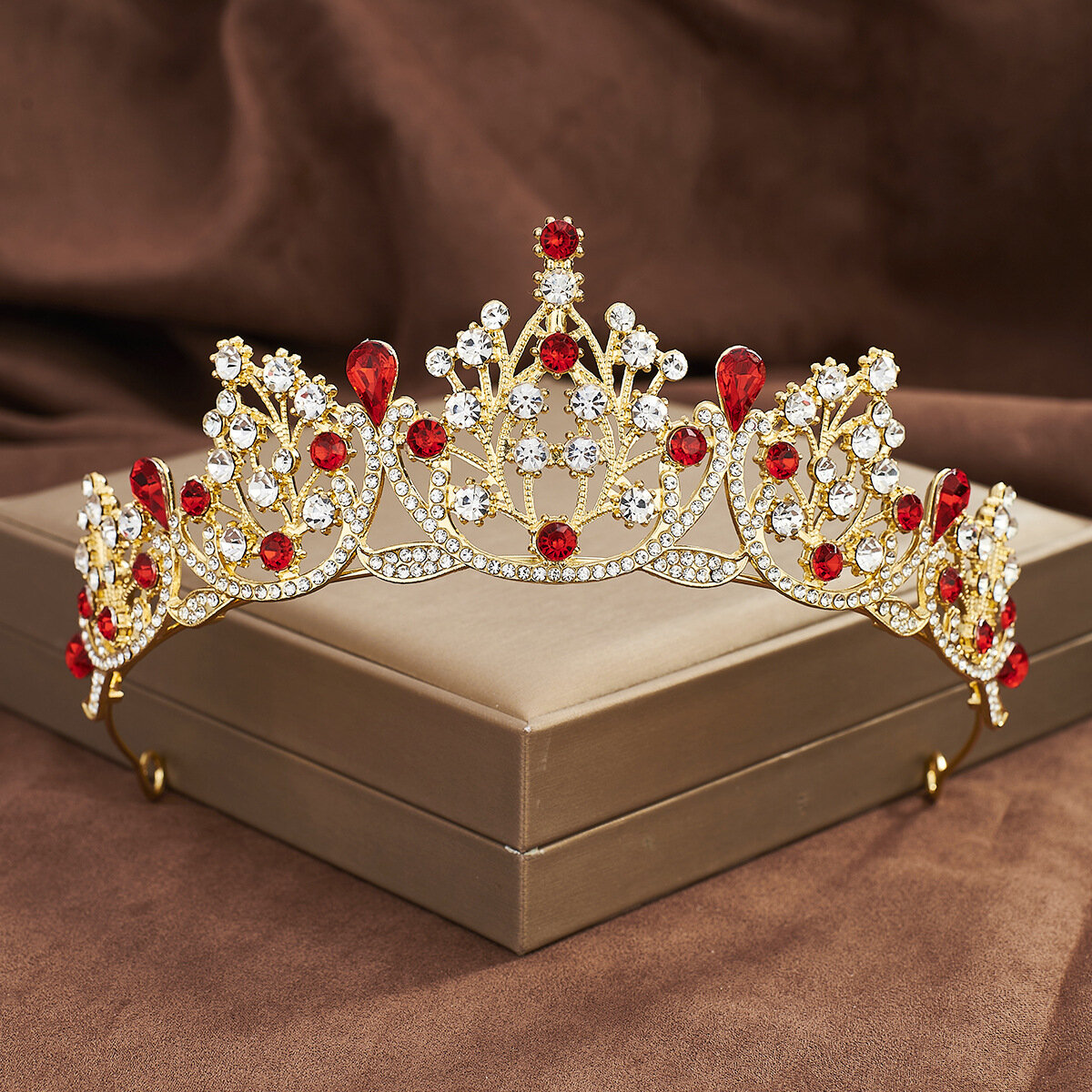 Корона невесты "Трансграничная", с бриллиантами, цвет золото + красные бриллианты
